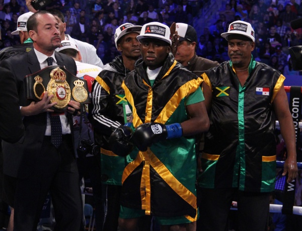 Photos: Walters annihilated Donaire – World Boxing Association
