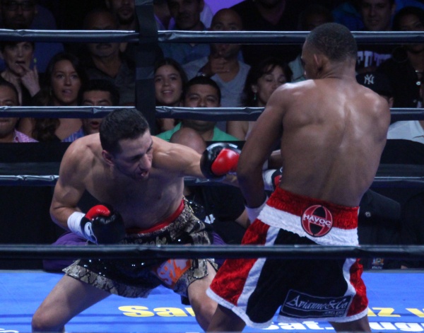 Jacobs Stops Mora, Retains WBA Title – World Boxing Association